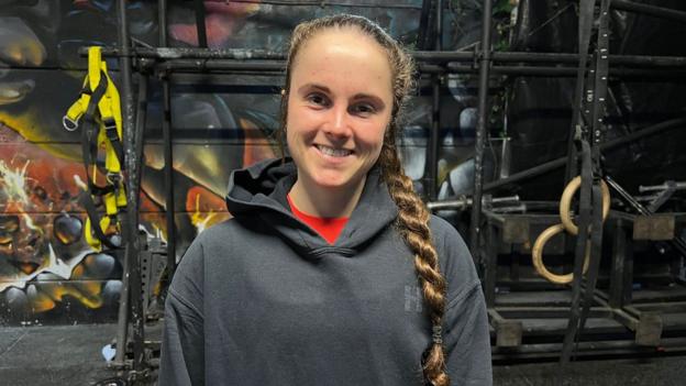 The rise of female weightlifting and how it is changing lives - BBC News