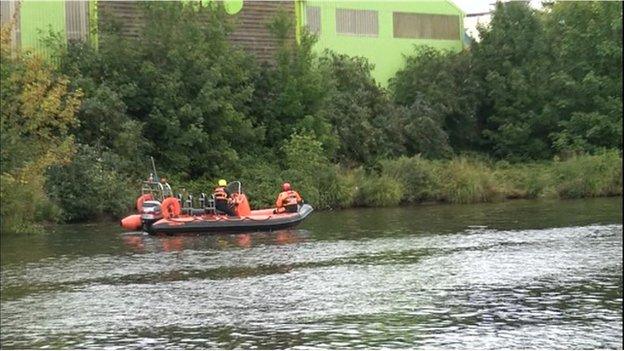 Body recovered from Cardiff's River Taff following search - BBC News