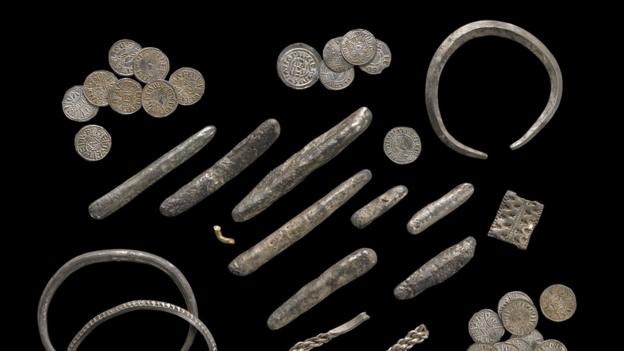 Watlington hoard: Relics purchased for £1.35m by Ashmolean Museum - BBC ...