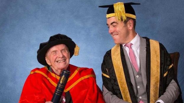 Ivan Cooper: Northern Ireland civil rights leader dies - BBC News