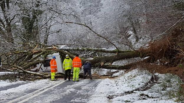 The 1982 blizzard when it snowed for 36 hours - BBC News