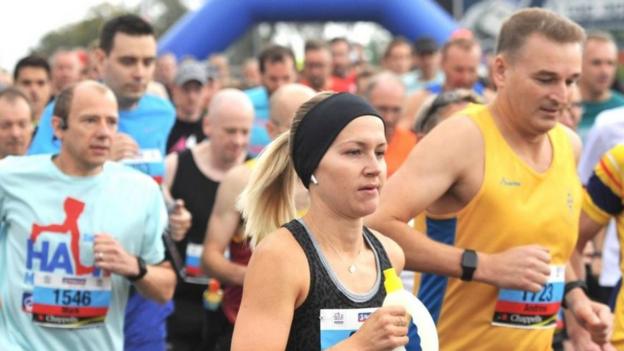 Swindon's Half Marathon returns for first time since pre-Covid - BBC News