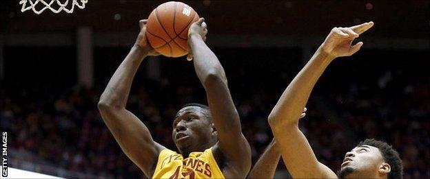 Daniel Edozie's epic journey from the streets to shooting hoops - BBC Sport
