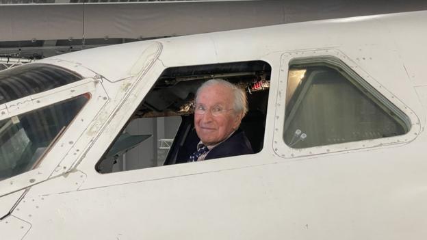 Concorde remembered 20 years since final flight in Bristol - BBC News