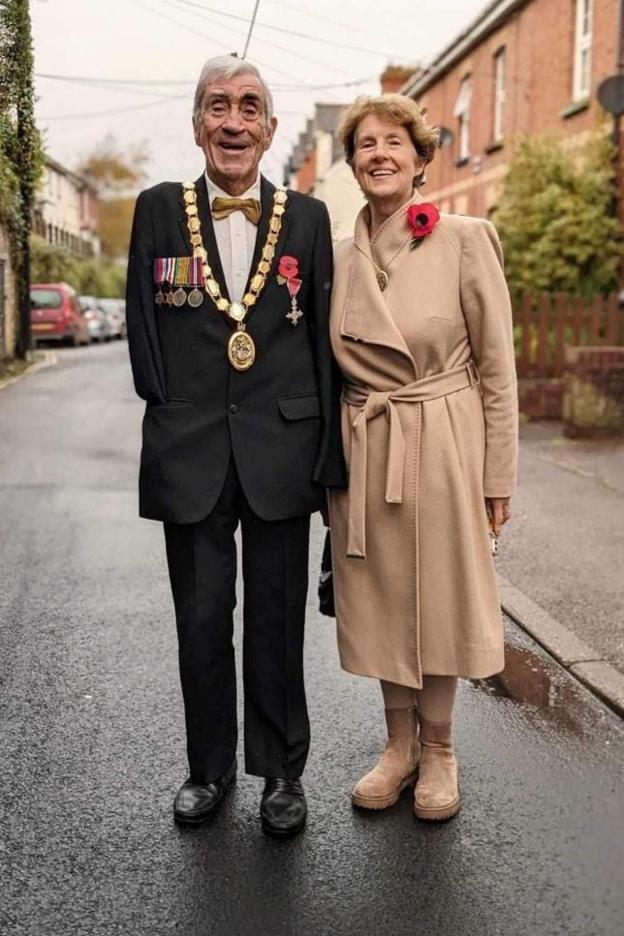 Devon tributes paid following death of councillor Frank Letch - BBC News