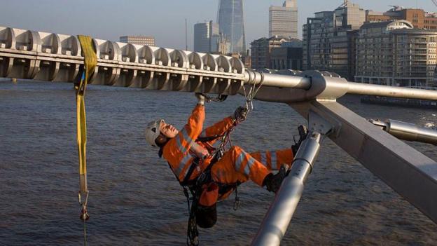 'Wobbly' Millennium Bridge in London marks 25th anniversary - BBC News