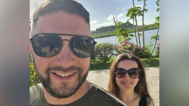 24 Hours In Police Custody: Former Bedfordshire prisoner defends show - BBC News