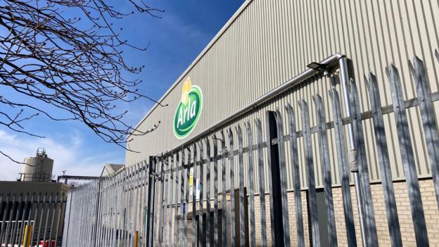 Arla to 'push ahead' with Settle creamery closure - GMB Union - BBC News