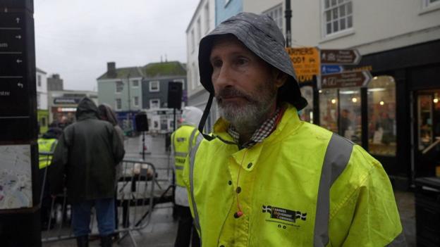 Cornish farmers take part in rally in Truro - BBC News