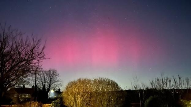 Northern lights joy for Suffolk man after Iceland fail - BBC News