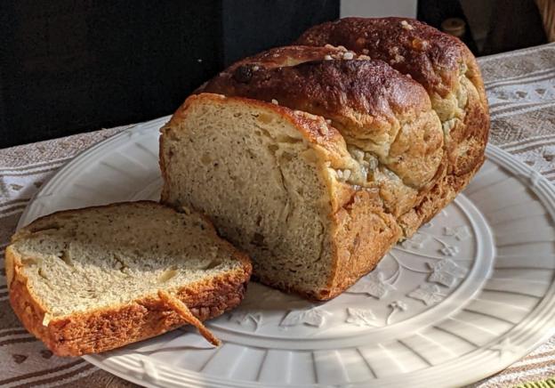 Lemon and Earl Grey brioche crowned Britain's best loaf - BBC News
