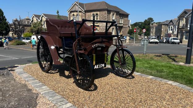 Statue of first British-made Stephens car unveiled in Clevedon - BBC News