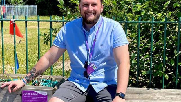 South Tyneside mental heath talking benches installed - BBC News