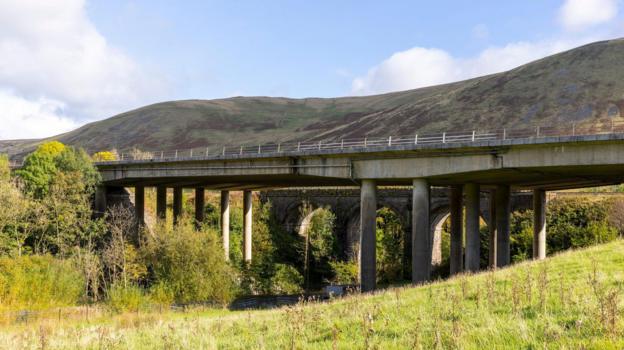 Keep Junction 38 open petition against Lune Gorge M6 bridge work - BBC News