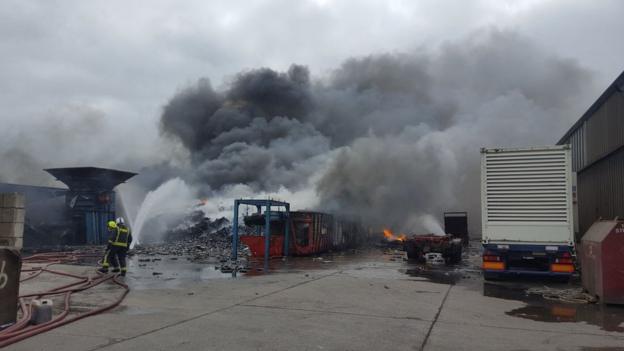 Plastics fire continues at South Yorkshire recycling centre - BBC News