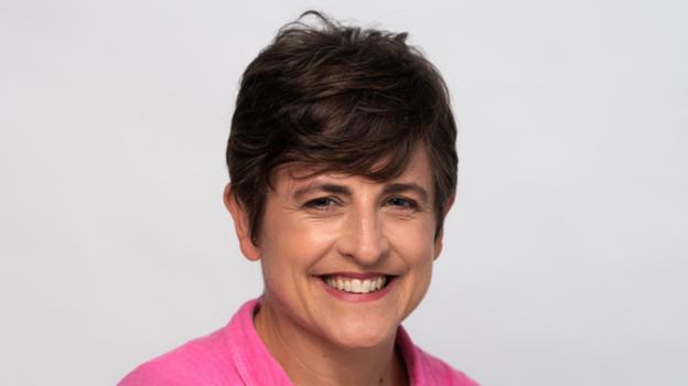 Oxford historian offers new theory for Suffolk Sutton Hoo graves - BBC News