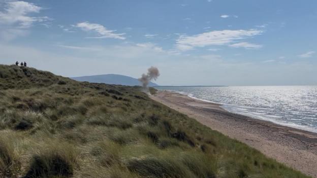 Artillery shell found on Drigg Beach detonated by bomb team - BBC News