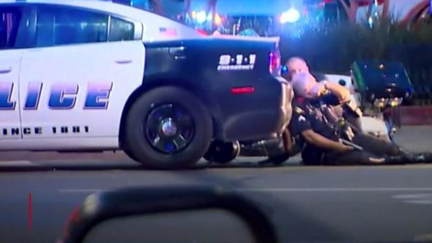US police shootings: Protests spread with dozens of arrests - BBC News