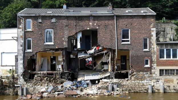 In pictures: Germany grapples with flood aftermath - BBC News