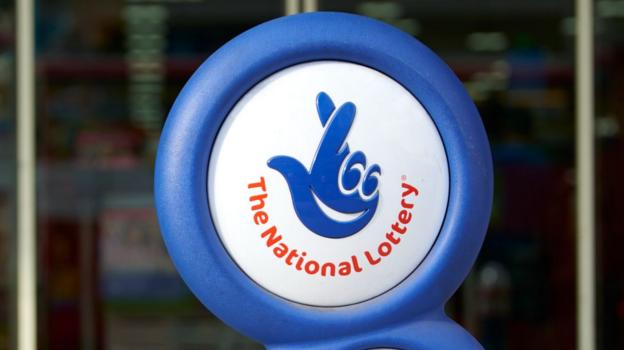 Lotto jackpot draw halted by technical glitch - BBC News