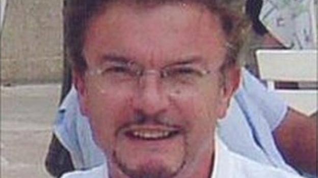 Sally Challen: Hammer killer wife in 'landmark' appeal - BBC News