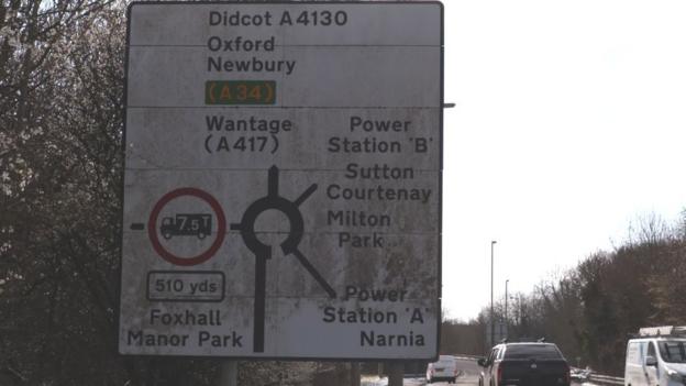 Didcot signs point to Narnia, Gotham City and Middle Earth - BBC News