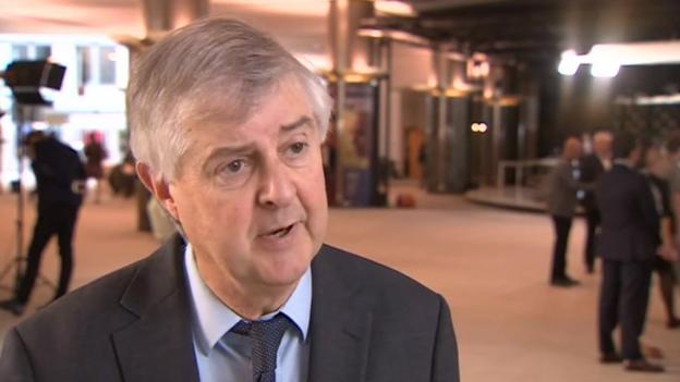 Brexit trade talks needed by December, says Drakeford - BBC News