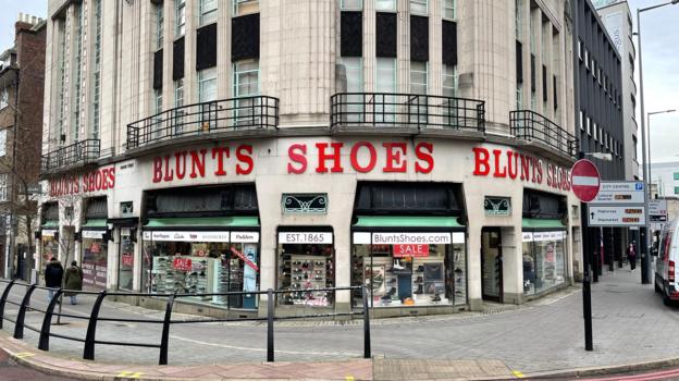 Blunts Shoes: Store to close after 40 years of business - BBC News