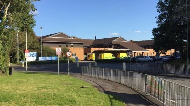 Nurse had benefit fraud convictions, Cardiff trial hears - BBC News