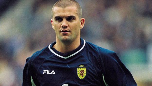 Leeds United legend Dominic Matteo praises brain tumour care - BBC News