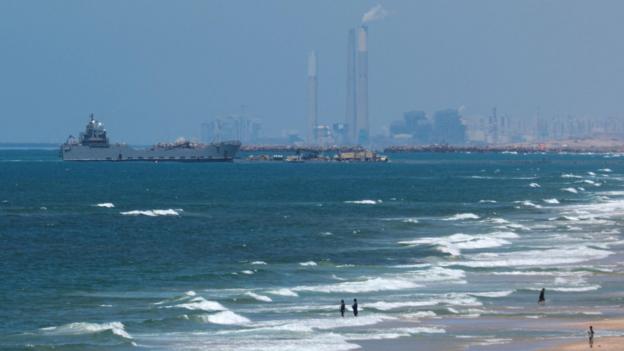 Gaza aid: Can US floating pier improve humanitarian situation? - BBC News