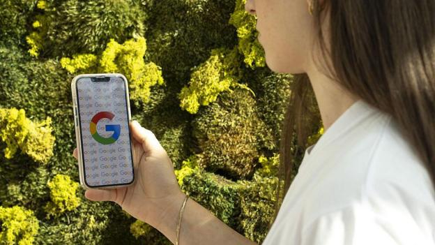 Google may be forced to make changes to search engine in UK - BBC News