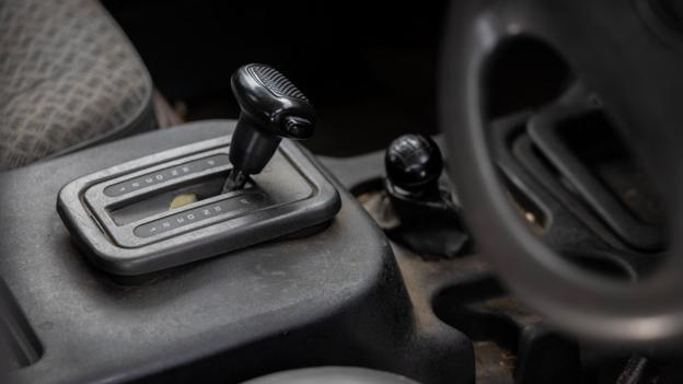 Vera's Land Rover from detective show goes on display - BBC News