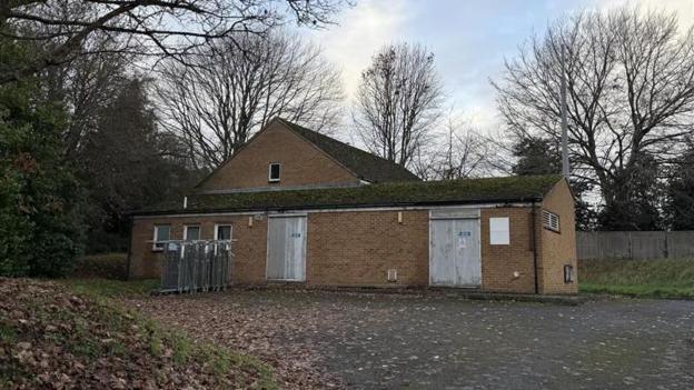 Deddington Exchange closes in digital switchover - BBC News