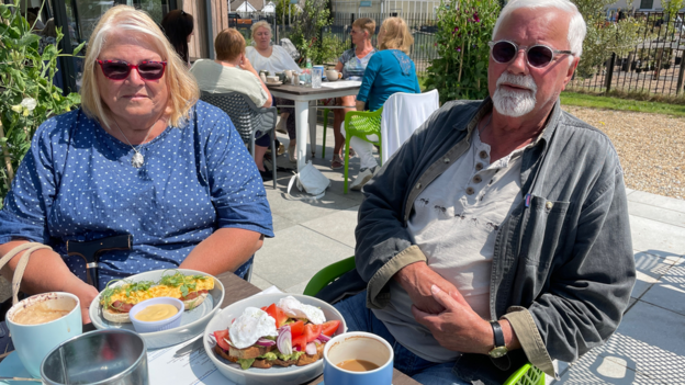 Conservative MP Giles Watling faces Tory membership vote - BBC News