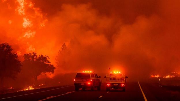 California wildfire: Thousands flee as strong winds fuel flames - BBC News