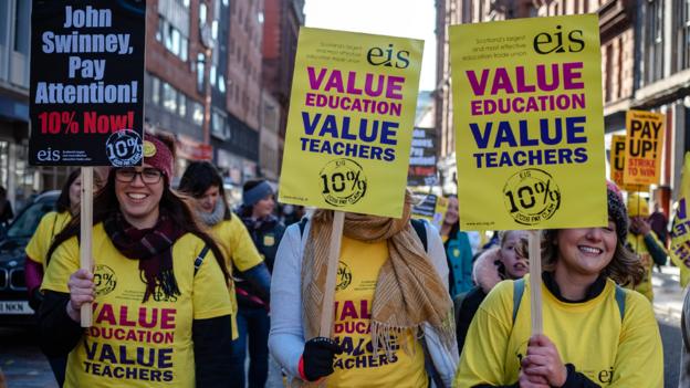 PCS strike: 100,000 civil servants vote for walkout - BBC News