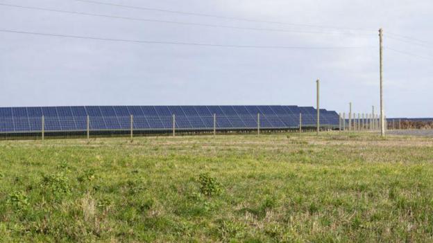 Concerns raised over proposed solar farm near Hayle - BBC News