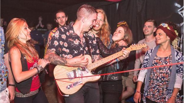 The joy of the backyard festival - BBC News