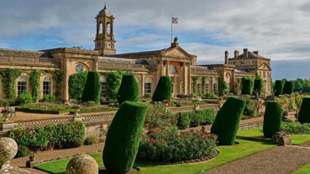 Bowood: Estate's walled garden opened to public after 270 years - BBC News