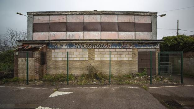 Jaywick: Donald Trump urged to 'feel the love' - BBC News