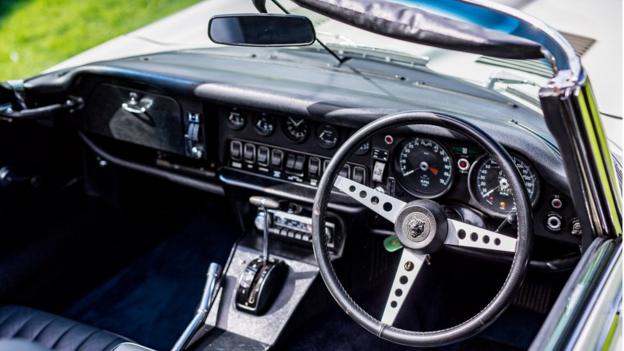 Boycie's Jaguar from Only Fools and Horses sells for £115,800 - BBC News
