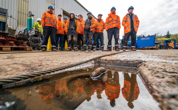 New CalMac ferry Glen Rosa launches into River Clyde - BBC News