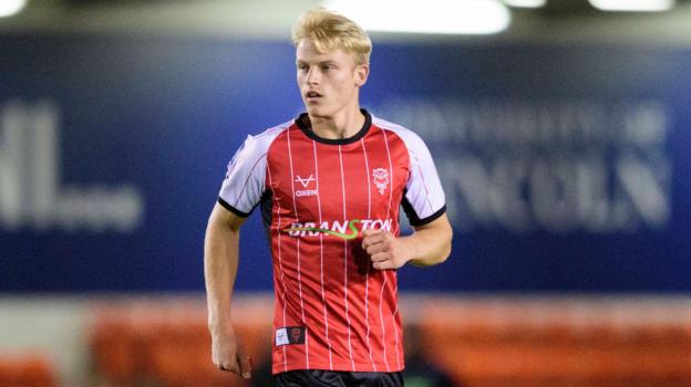 Saxon Earley: Stevenage sign former Plymouth Argyle defender - BBC Sport