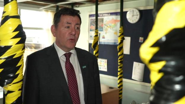 Scalby School: Two-thirds of site closed by crumbing concrete - BBC News