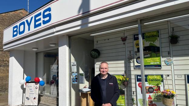 Man on Boyes bargain store quest visits 'viral' shop - BBC News
