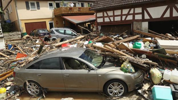 Germany floods: Four dead in south-west amid extensive damage - BBC News