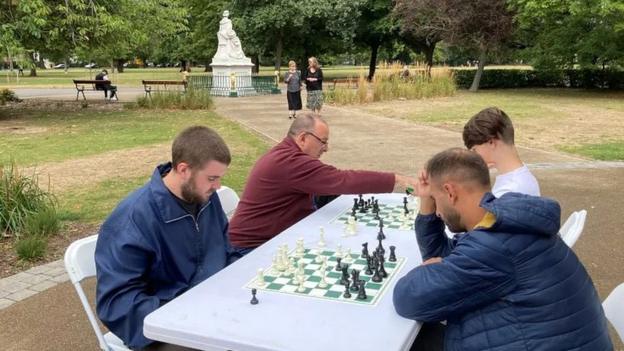 Chess boards installed in two Hull public parks - BBC News