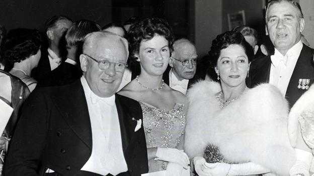 The Archers star reveals sacking secret after 60 years - BBC News