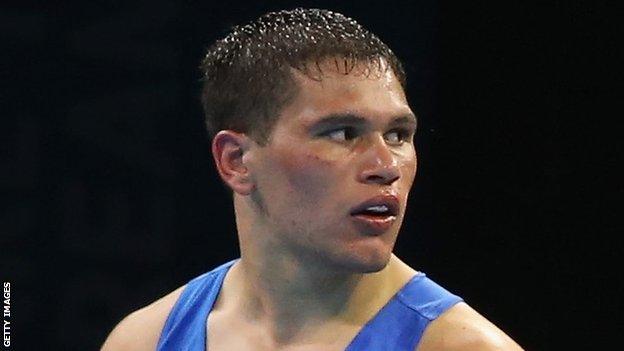 Scotland's Mitchell Barton beats Matt Gordon on professional debut - BBC Sport